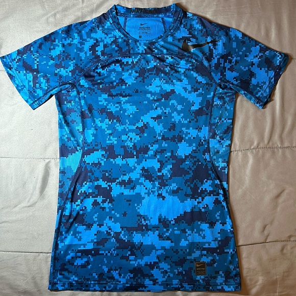 Nike | Shirts | Nike Pro Hypercool Mens Gym Tshirt Size Small Fitted ...